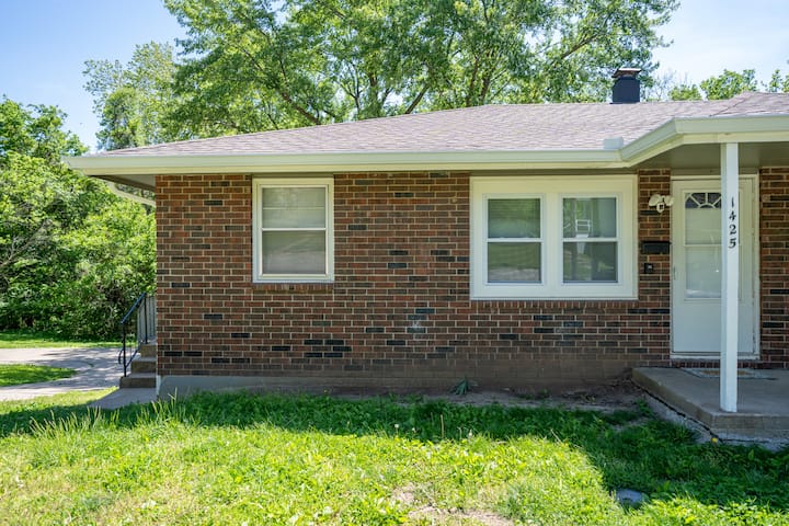 Remodeled Entire Home With Garage & King/queen Bed - Independence, MO