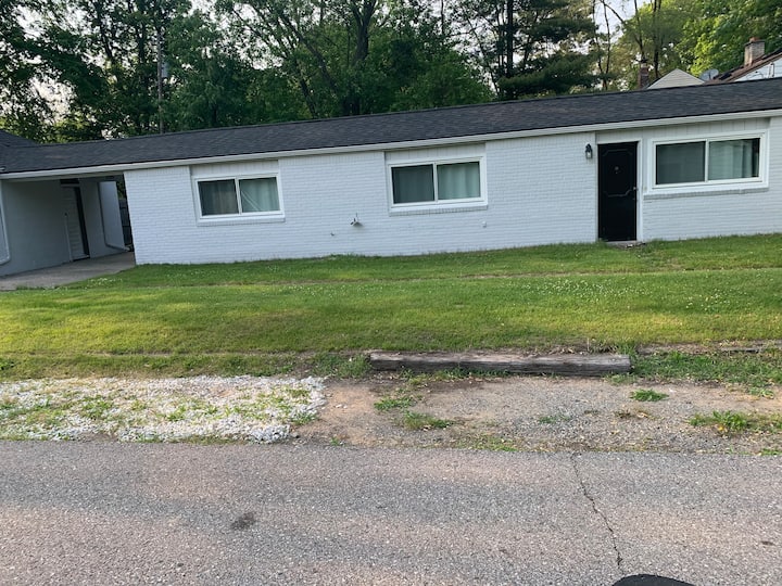 Metro Detroit Apartment - Farmington Hills, MI