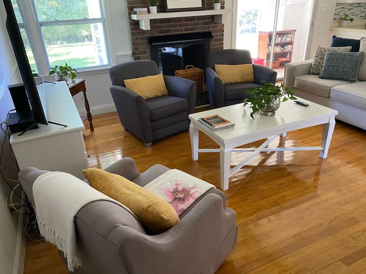 Country House In A Bustling City - High Point, NC