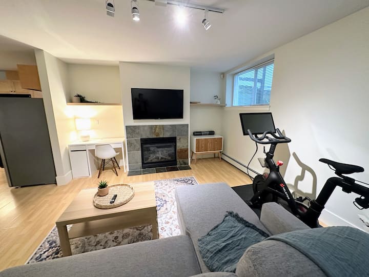Cozy Peloton Suite - West Vancouver