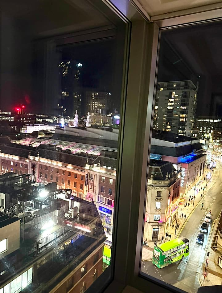 Winner Of 2025 Traveller Award- City Centre 2 Bed - Leeds