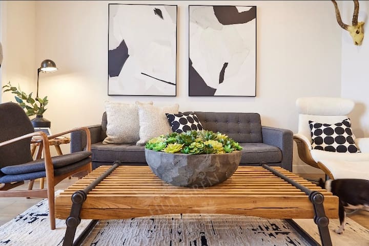 New/executive/ Close To Banff/cop/hot Tub/ Patio - Calgary