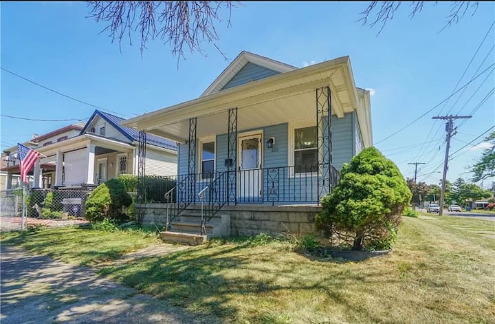 Home Away Home At Niagara View @ 16th, Up-to 8 Ppl - Niagara Falls, NY