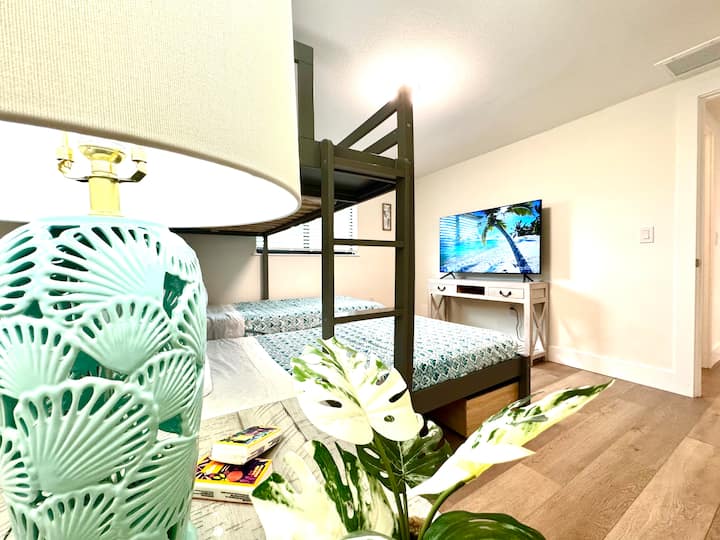 Coastal Charm Retreat. 3 Min Away From The Beach! - Venice, FL