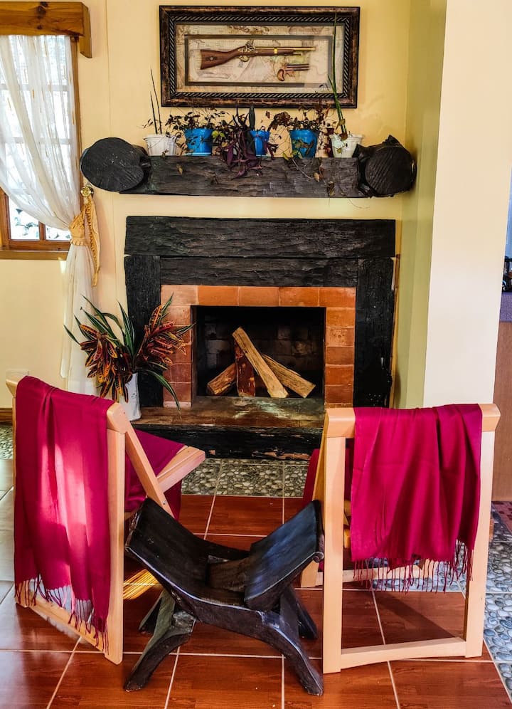 Sagada Tudor House •Cozy Cabin For 2 - Sagada