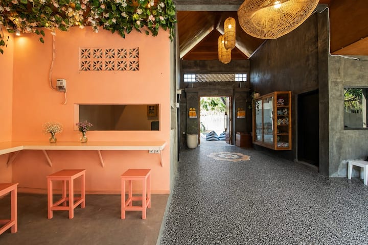 6 Rooms In Seminyak W/ Pool –900 M Walk To Beach - Kuta