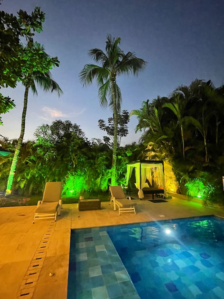 Moderna Casa Con Piscina - Ricaurte