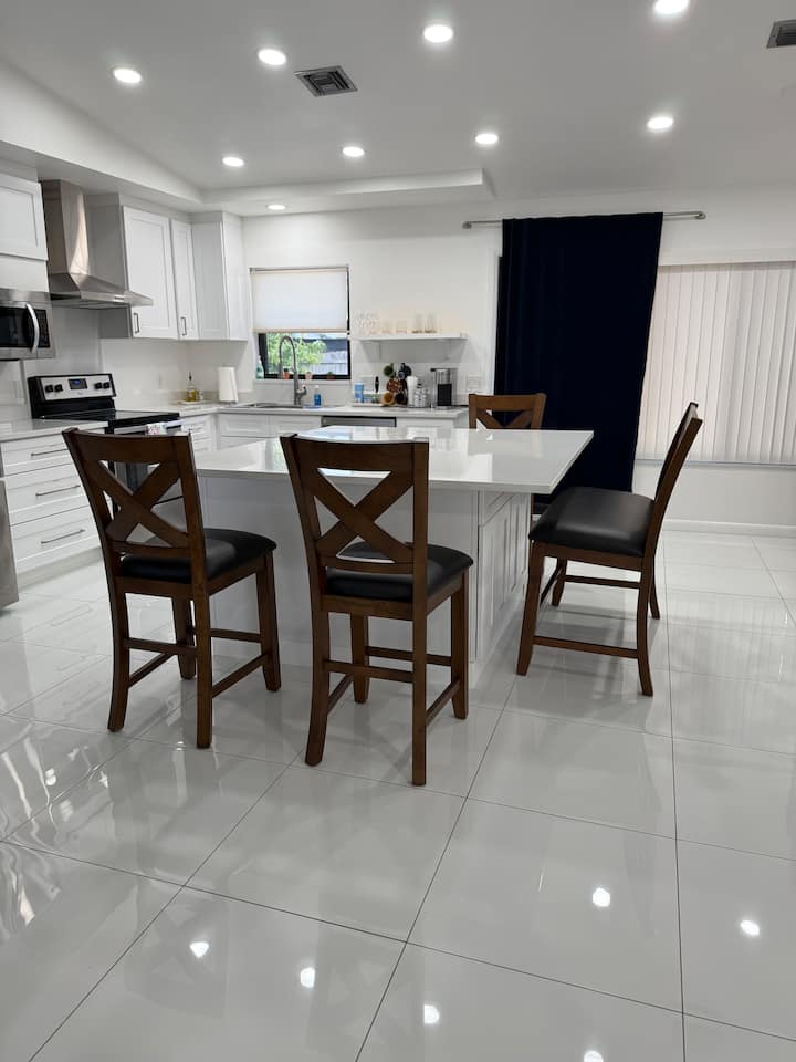 Sunny Retreat In Boynton Beach - Boynton Beach, FL