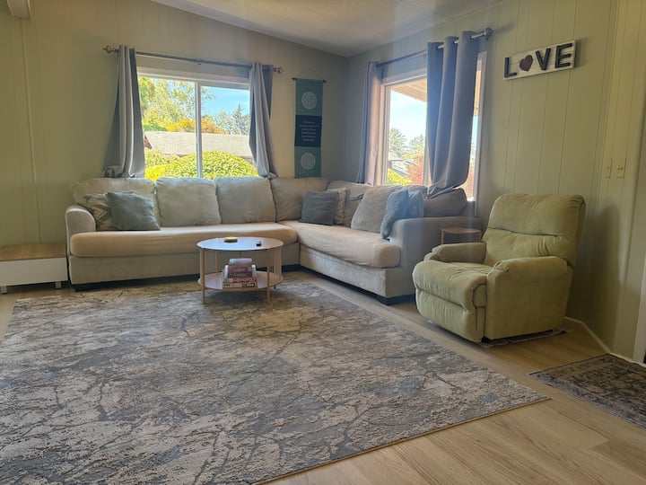 Hillside Retreat With Bay View, Pet Friendly - Eureka, CA