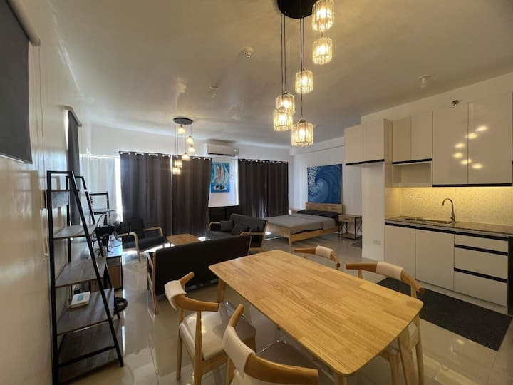 Deluxe Cozy Corner Studio - Talisay