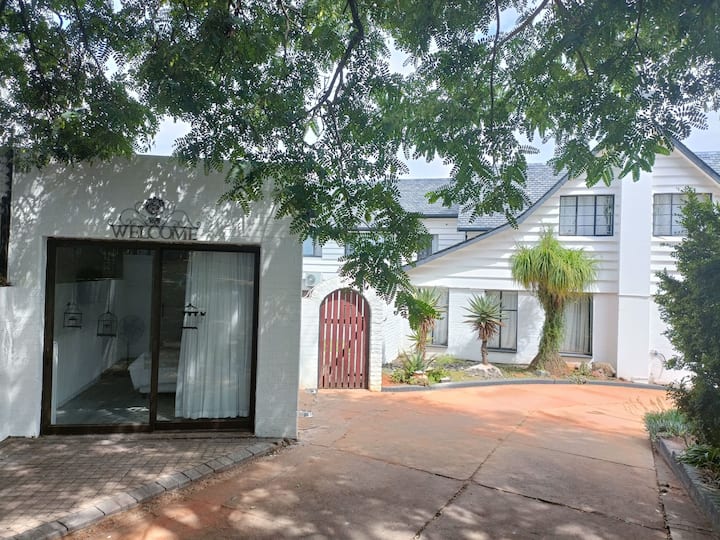 Graceland: Classic Trio - Krugersdorp