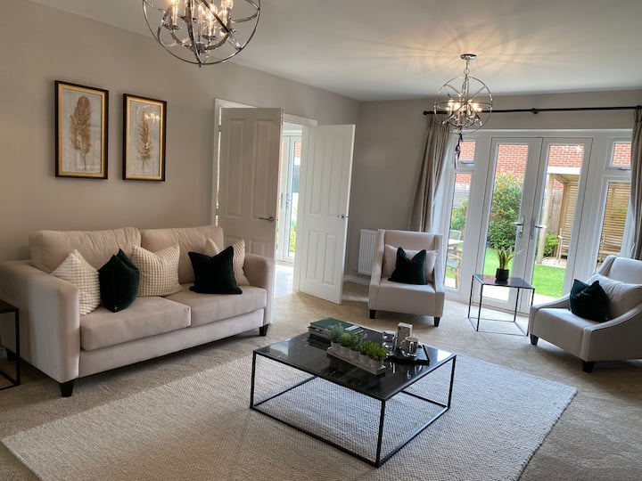5 Bed House Milton Keynes - Milton Keynes