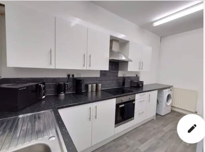 Cannock Sleeps 7 | Spacious | Hi Speed Wi-fi - Stafford