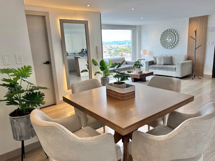 2 Br Apt – Great Views, Prime Spot & 24/7 Security - Cuenca