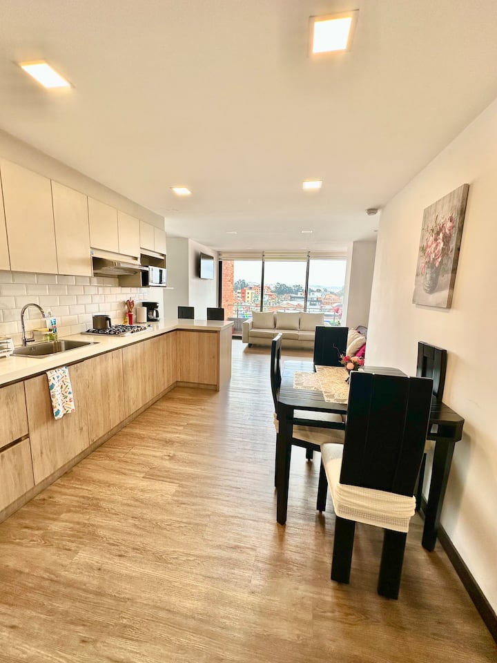 Excelente Depto. Con Ascensor Y Parqueo Subterráne - Cuenca