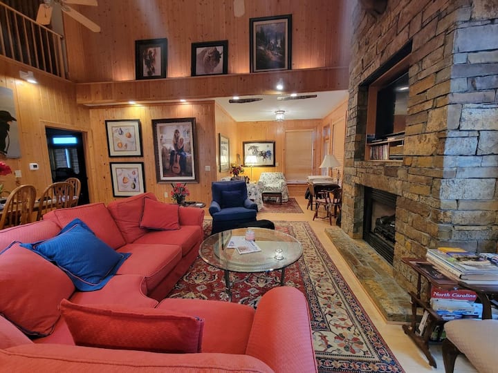 Beautiful Downtown Chalet - Blowing Rock, NC