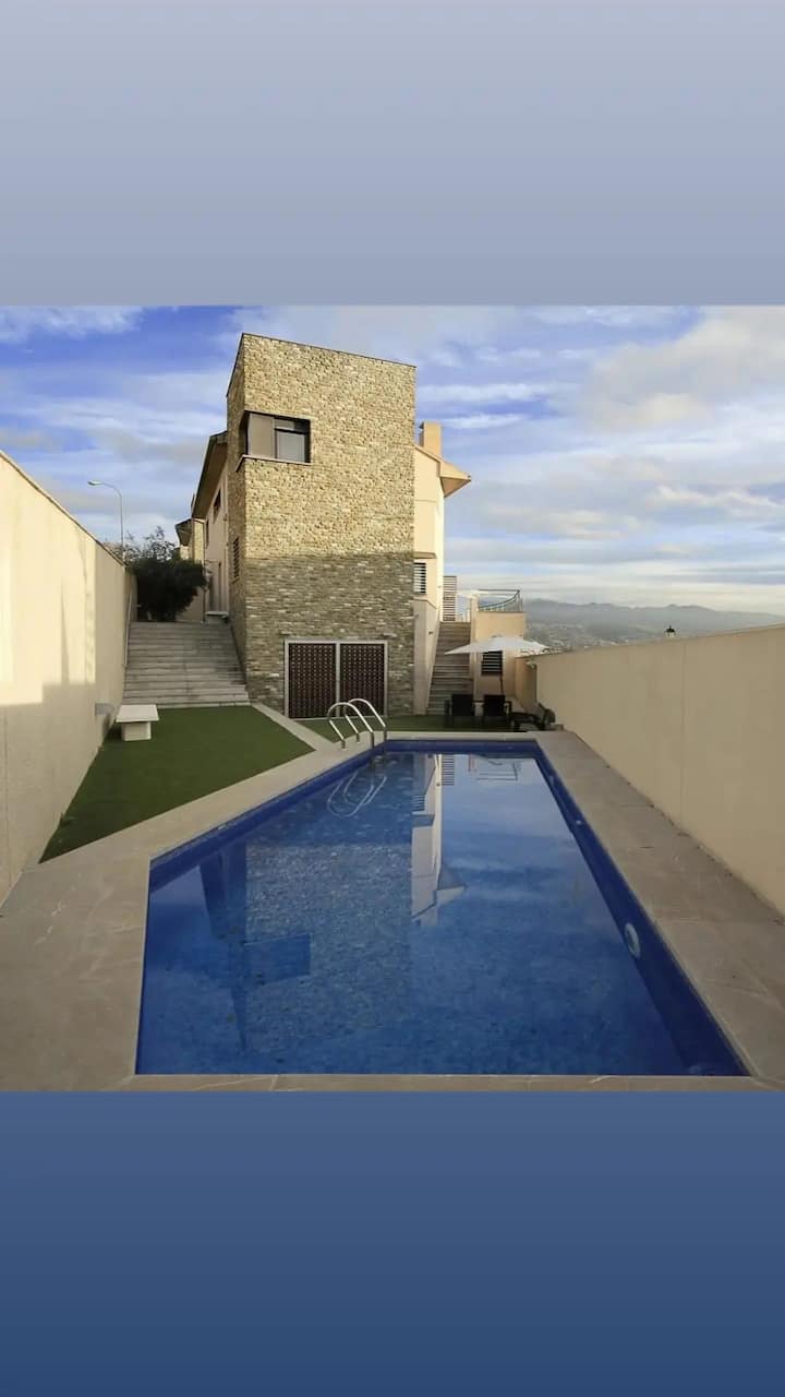 Casa Ideal En Granada Con Piscina Y Parada De Bus - Grenade