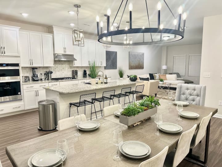 Cary Rtp Lux-6/7 Beds, 2 King Beds, 3.5 Bath-pool - Cary, NC