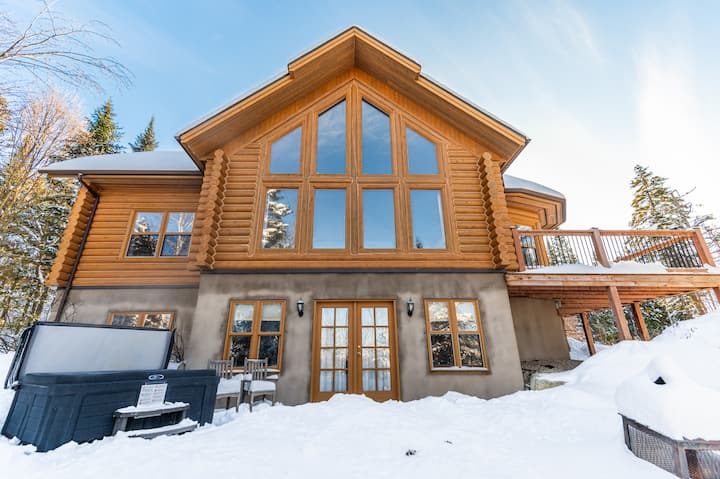 Fiddler Lake Resort: Luxury Chalet + Hot Tub - Saint-Sauveur