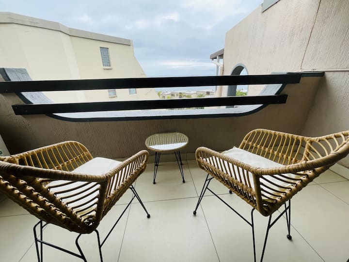 Modern Cozy Coastal Apartment - Mount Moreland