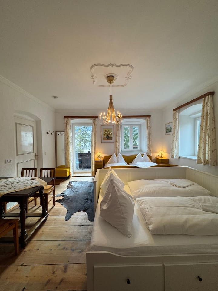 Cozy Yellow And Red Apartment In Lofer - Reit im Winkl