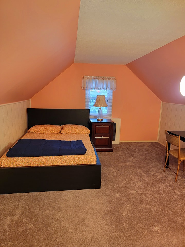 Peaceful Private Room In A Shared Long Island Home - Long Island, NY