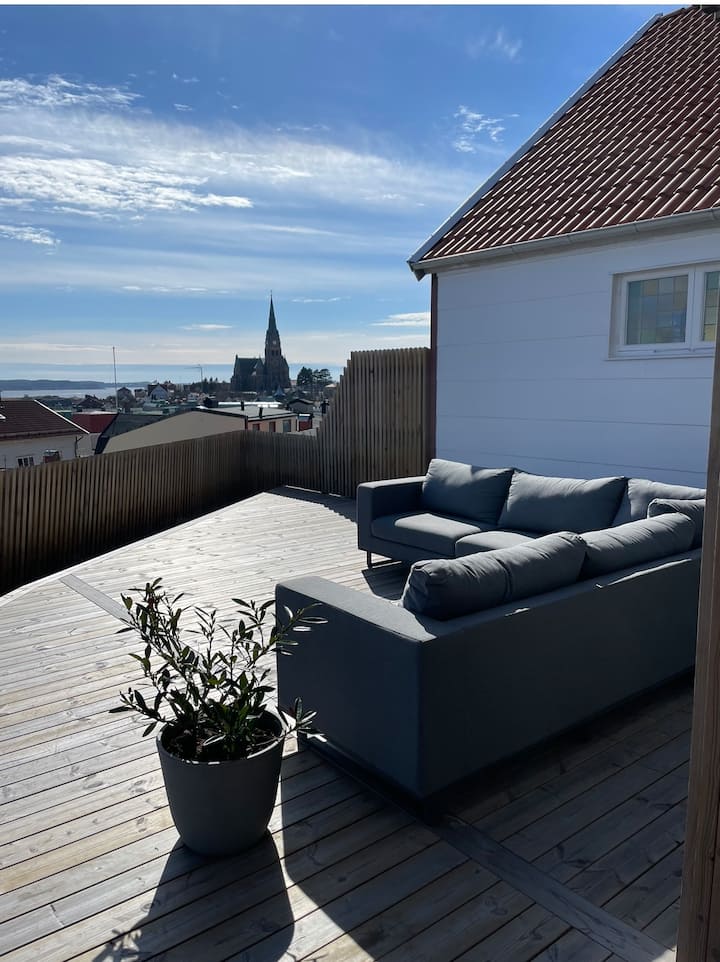 Radhus Centralt Med Havsutsikt - Lysekil