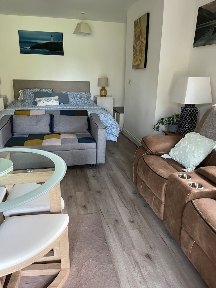 Basement Studio Apartment - Ballina, Ireland