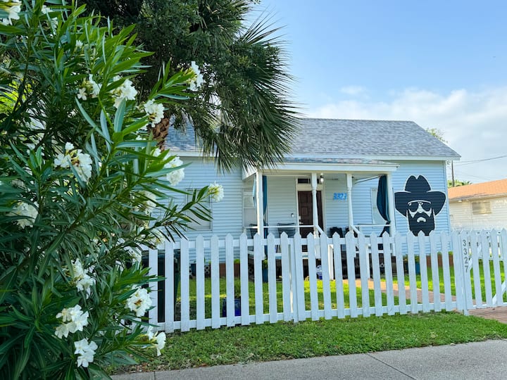 Cowboy Casa-king Bed, Hot Tub, 2 Mins To Beach! - Galveston, TX