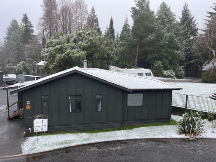 Ohakune Escape - Warm, Scenic & Perfect For 5 - Mount Ruapehu