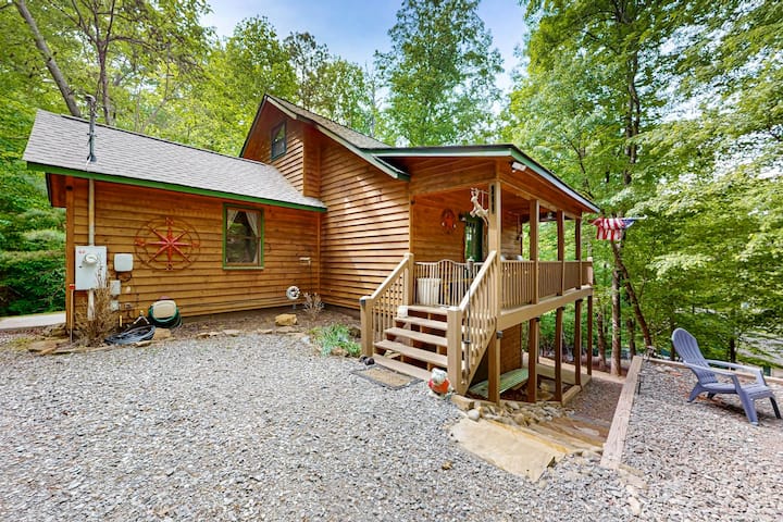 Wooded 3br | Pool | Hot Tub | Fireplace - Ellijay, GA