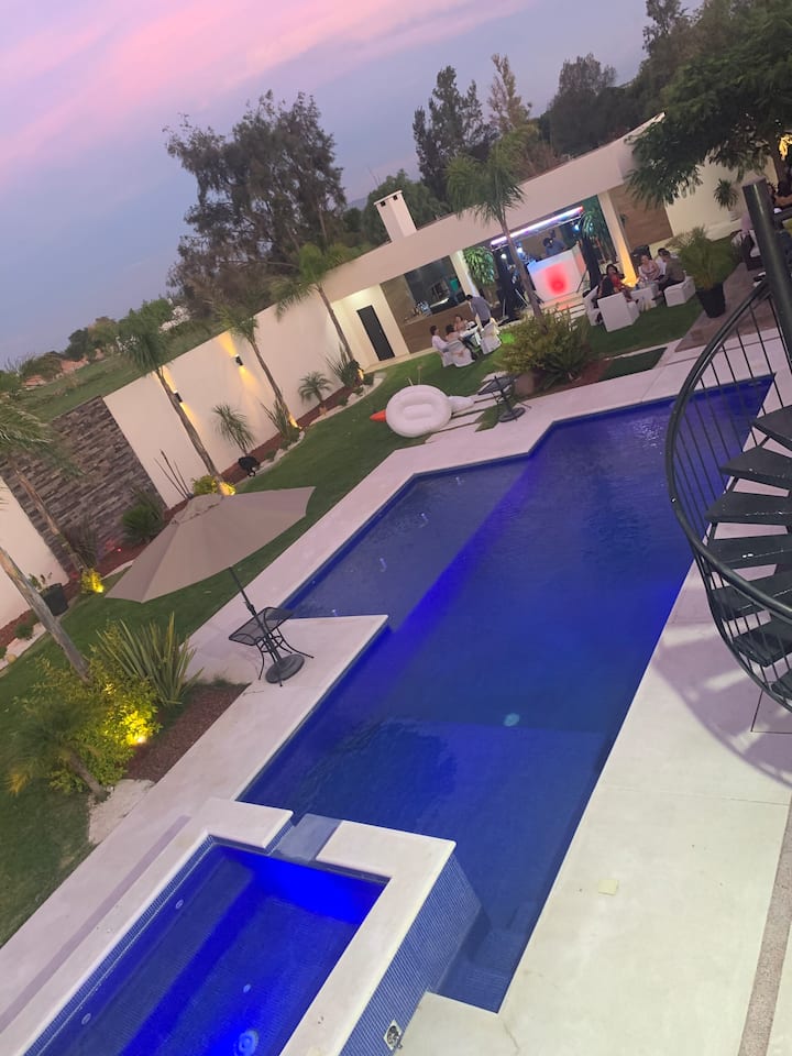 Exclusiva Residencia Con Alberca Cerca De La Fnsm - Aguascalientes