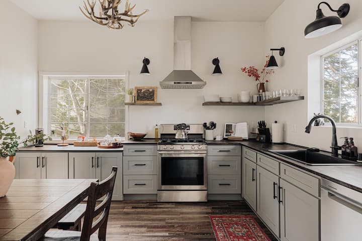 Renovated W/ Views & Lake Access, Gated Yard, Ev - Lake Arrowhead, CA