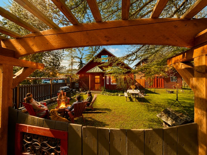 Artisans Haven-hottub-toys-firepit-group Hangout - Sequim, WA
