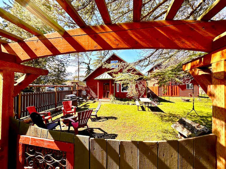 Artisans Haven-hottub-toys-firepit-group Hangout - Olympic Game Farm, Sequim