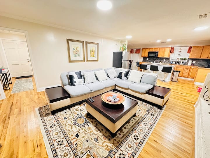 Spacious Home Close To Shelby Farm Park - Memphis, TN