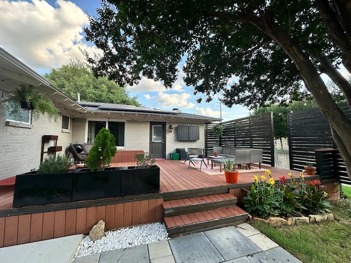 Spacious, Cozy Home W/ Huge Deck - Grand Prairie, TX