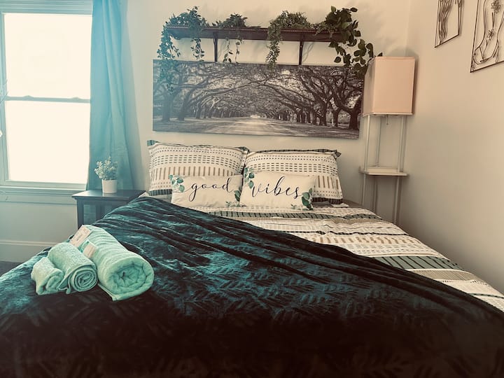 Garden Oasis Suite (Upstairs Suite) - Cincinnati