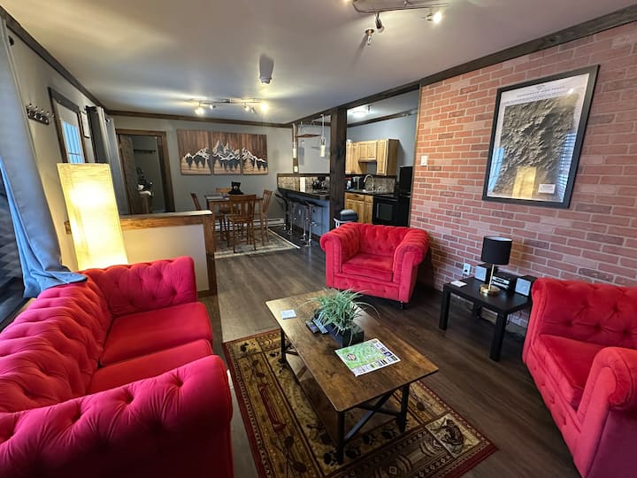 2br Modern Condo #8 Walk To Main St & Mirror Lake - Lake Placid, NY