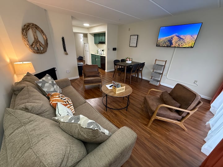 Heart Of Gatlinburg/dwtn/ Sleeps4/#611 - Gatlinburg, TN