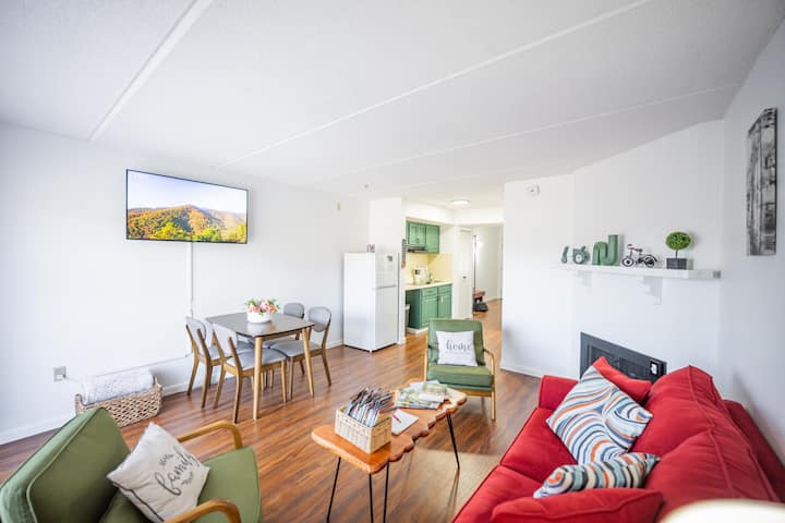 Downtown Gatlinburg Condo/sleeps 4/ #508 - Gatlinburg, TN