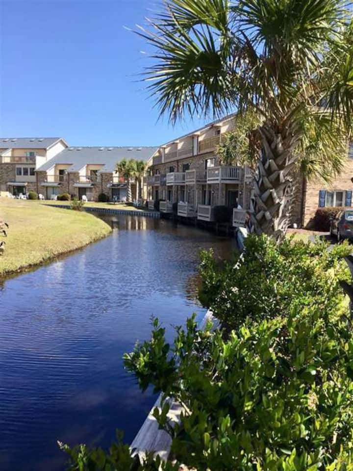 Bright 2br Getaway | Quick Drive To The Beach - Surfside Beach, SC