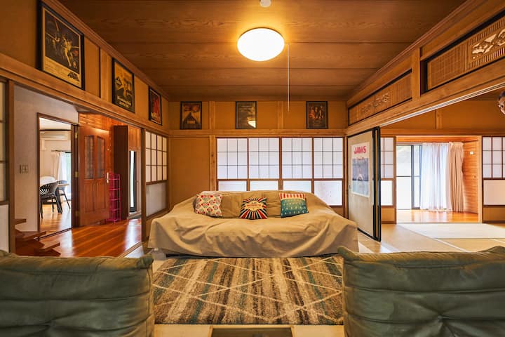 無料送迎、大画面映画＆Bbq満喫、キッズコーナー、大人数可能な、6台駐車可能 - Lake Kawaguchi