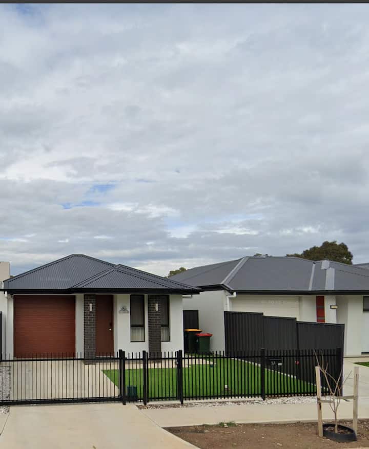 2 Rooms Between The City, Beach, Airport And Shops - South Australia