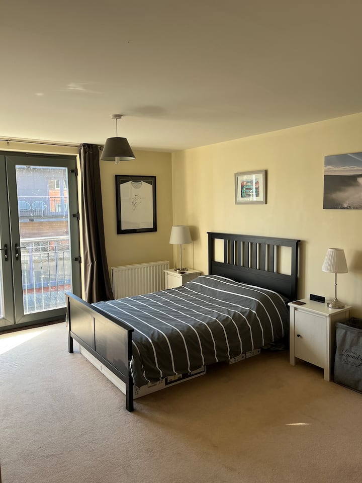 Spacious En-suite Room Overlooking Diglis Marina - Worcester