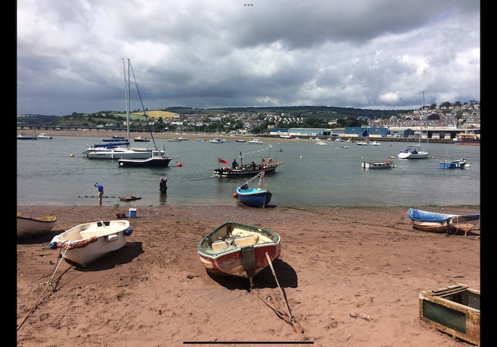 A Stone’s Throw From The Beaches - Teignmouth