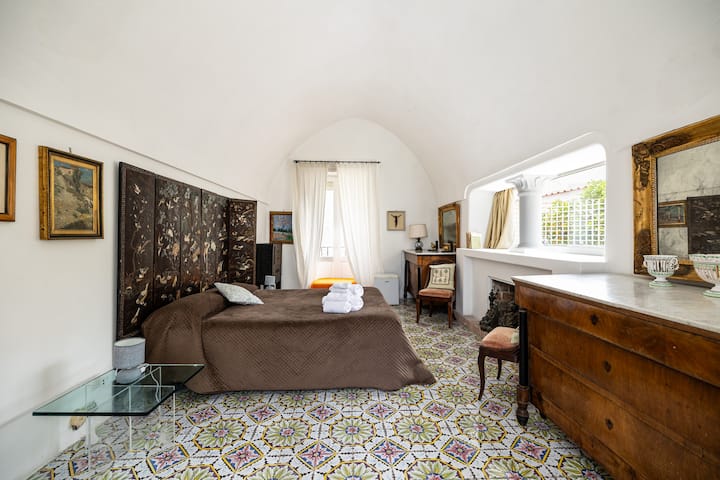 Prestige - Capri (island)