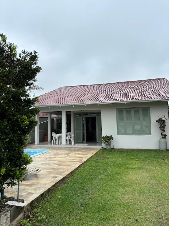 Casa De Praia Com Piscina, 300 Metros Da Praia - Itapoá