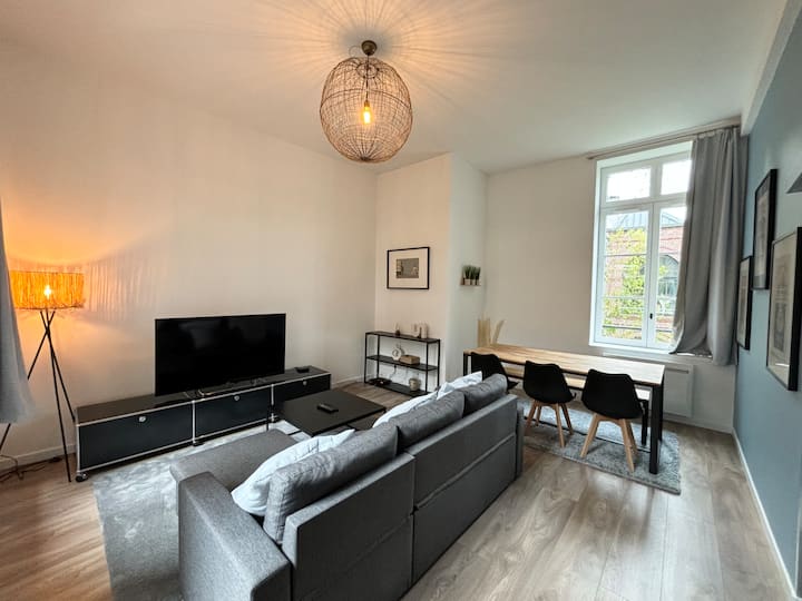 Vieux-lille  Appartement Rénové Avec Une Chambre - Lille