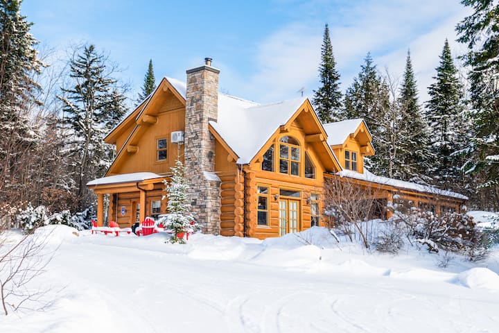Fiddler Lake Resort: Charming Chalet + Hot Tub - Saint-Sauveur